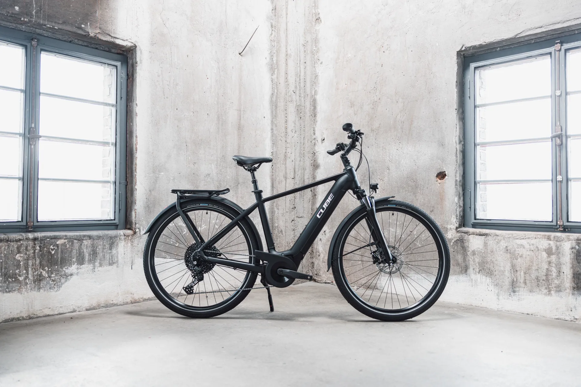 2024 Cube Touring Hybrid Pro 625 Trapeze Electric Hybrid Bike
