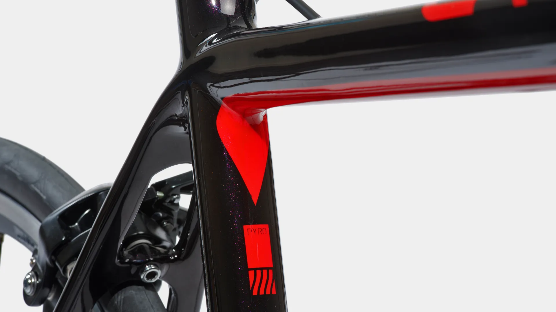 2016 Orro Pyro Caliper 105 Groupset Carbon Road Bike in Black/Red